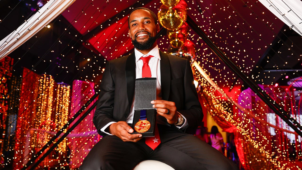 Cotton wins record-breaking seventh Gordon Ellis Medal