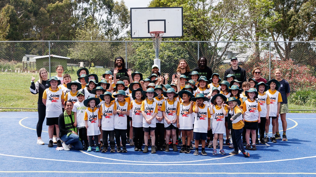Phoenix Players Give Back to Gippsland Community