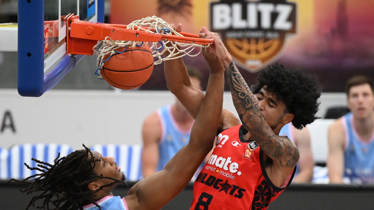 Wildcats look to continue unbeaten run against Hawks