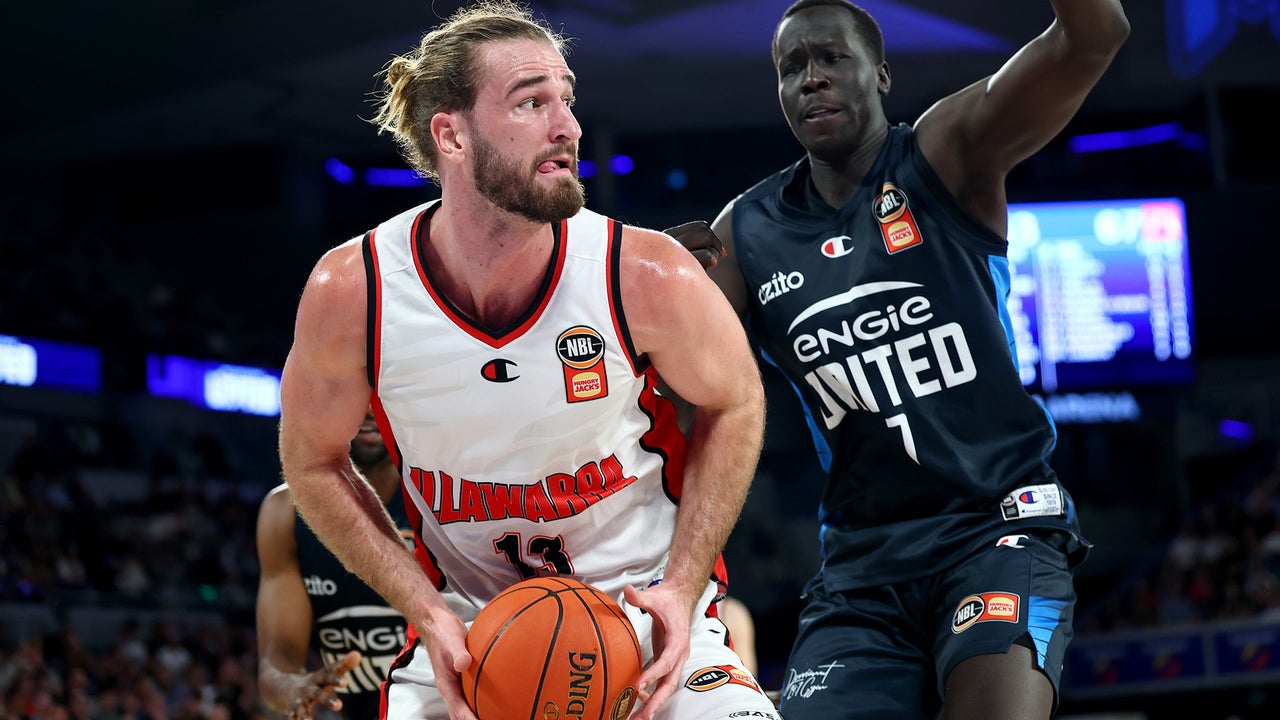 Froling, Harvey inspire Hawks over United