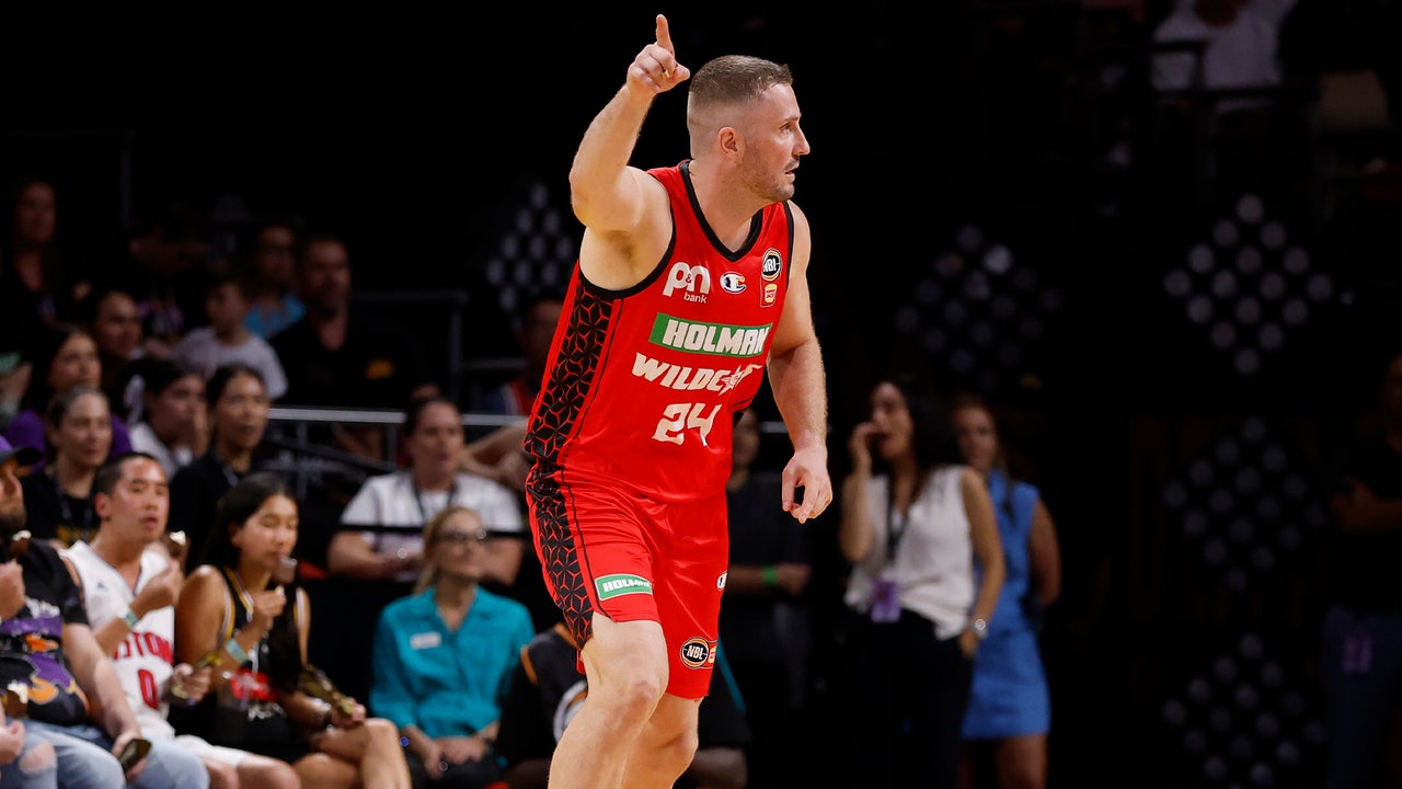 Wildcats stun Kings on the road in Wagstaff's 500th