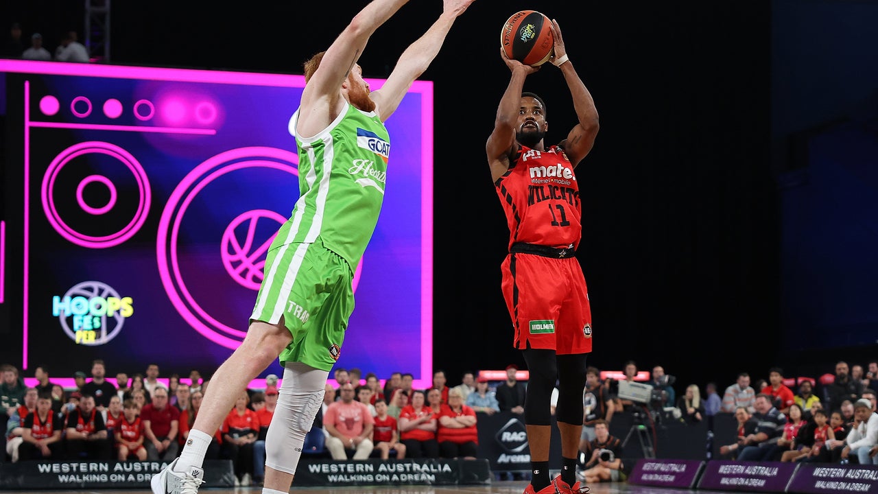 Cotton, Pinder star as Wildcats defeat Phoenix at HoopsFest