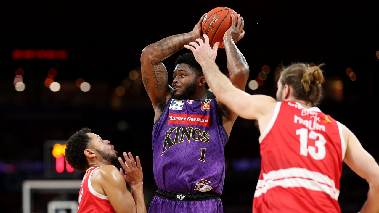 Hawks edge Kings in Freeway Series showdown