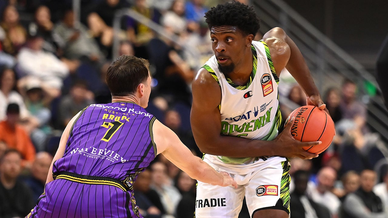 Cook leads Phoenix fightback over Kings