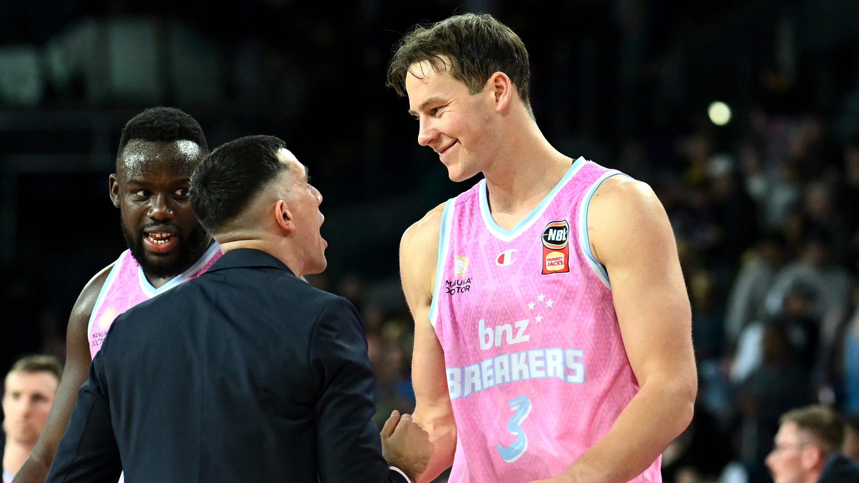 Mennenga lifts Breakers over JackJumpers
