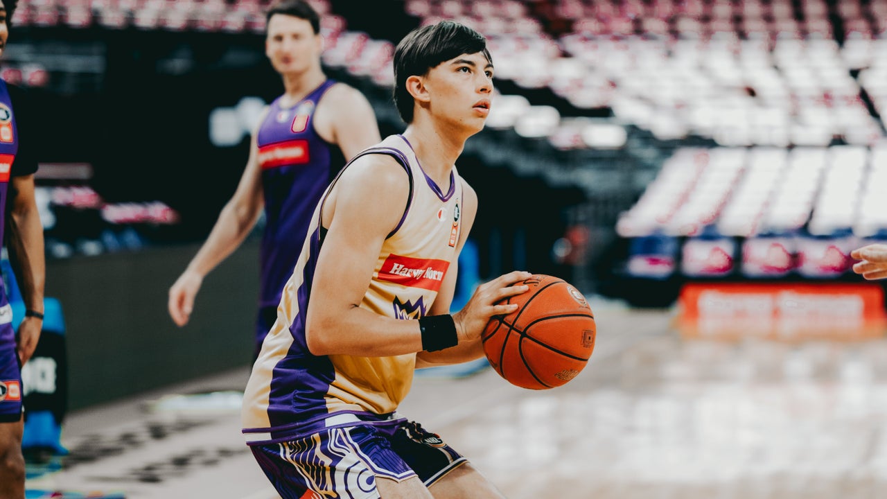 Lau commits to University of Pittsburgh