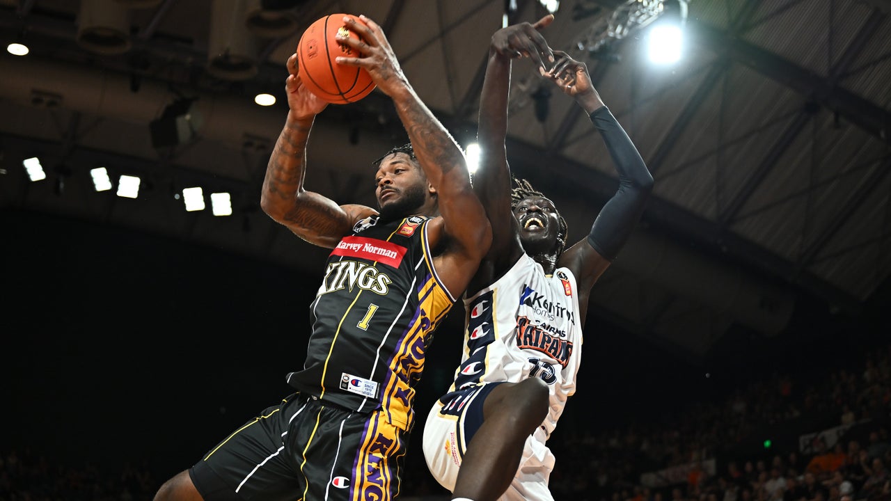 Oliver guides Kings to gritty win over Taipans