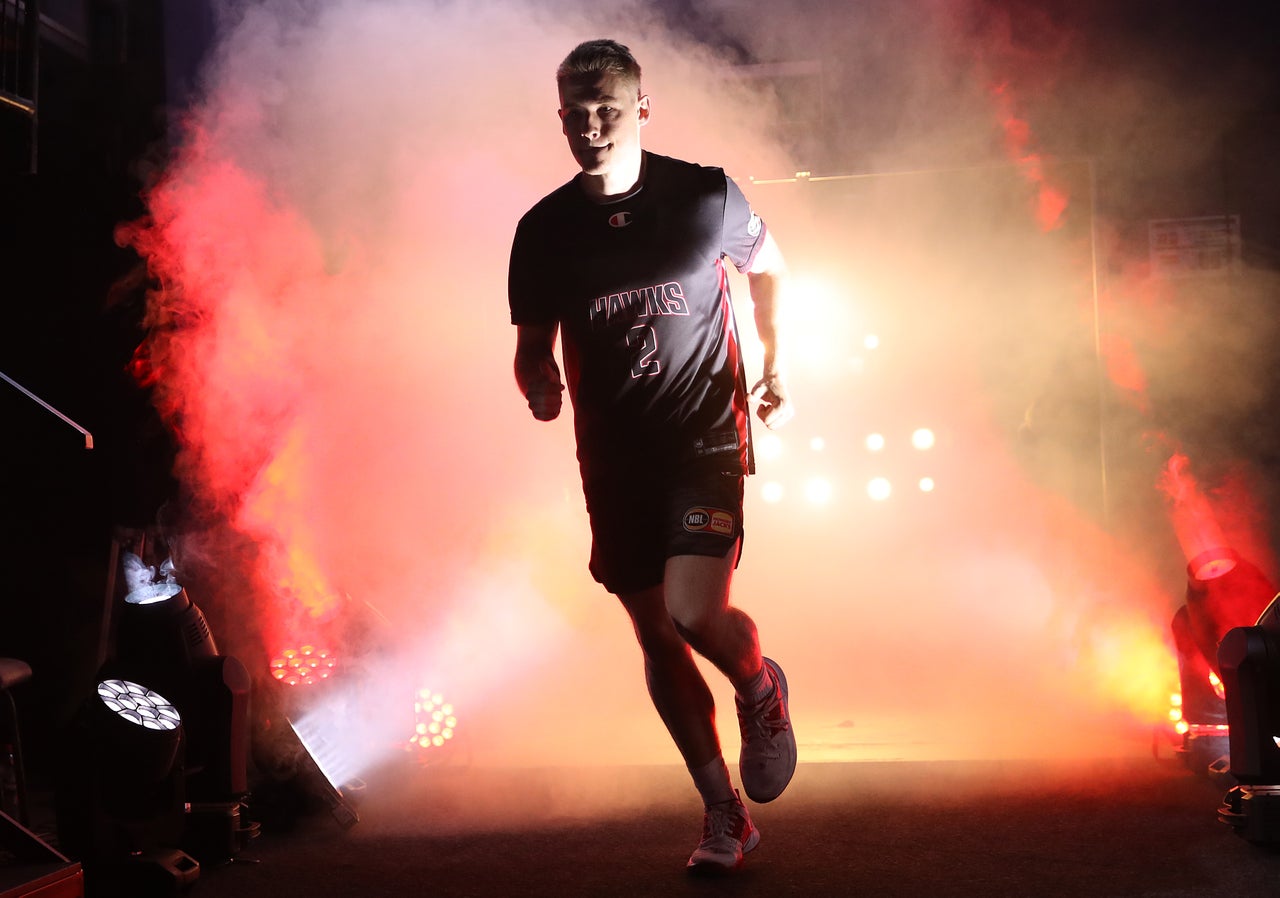 Isaac White Re-signs with Illawarra