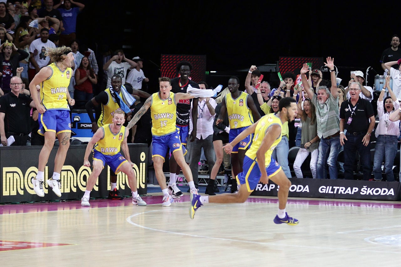 Harvey Shoots Hawks to Stunning Win in NZ