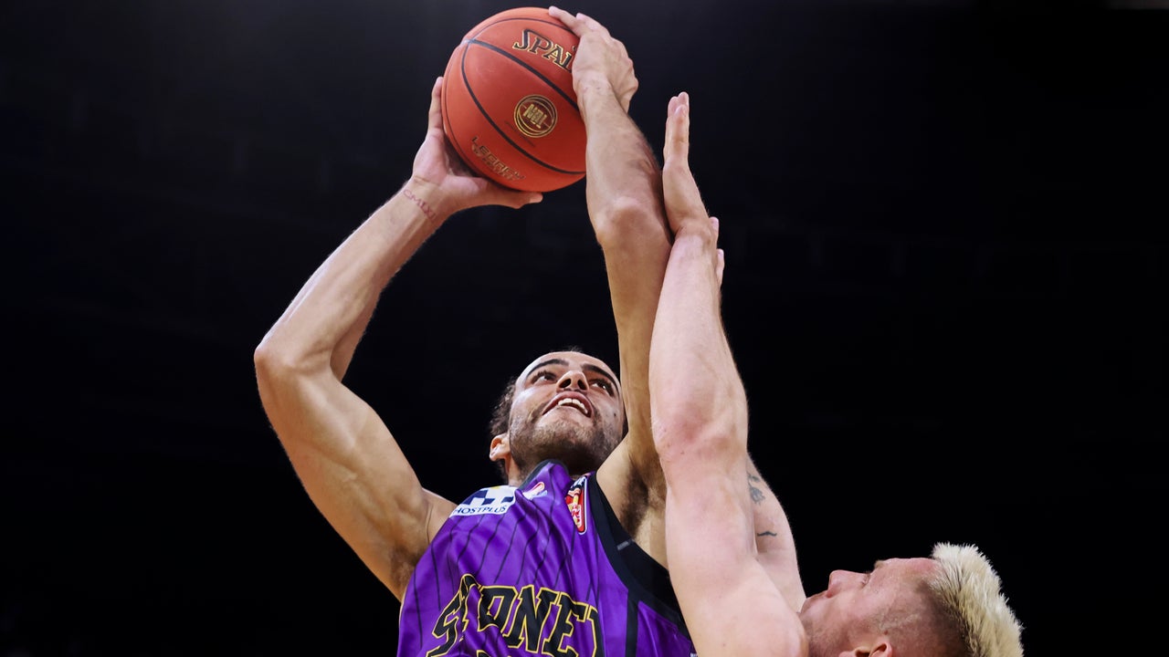 Cooks' historic performance powers Kings to win over Phoenix