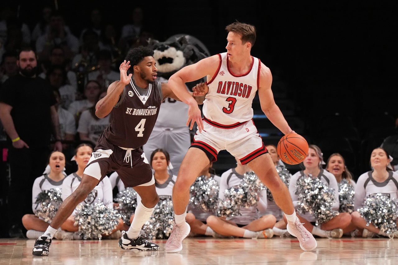 Taipans welcome Sam Mennenga
