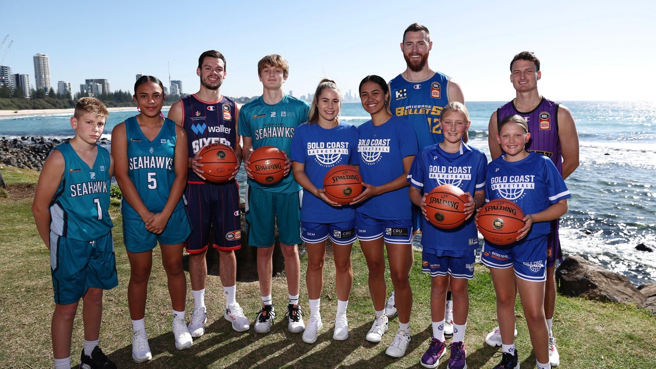 Gold prospectors lining up