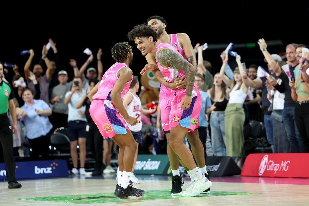 Dan Fotu Comes of Age in Brilliant Breakers' Win over the Champions