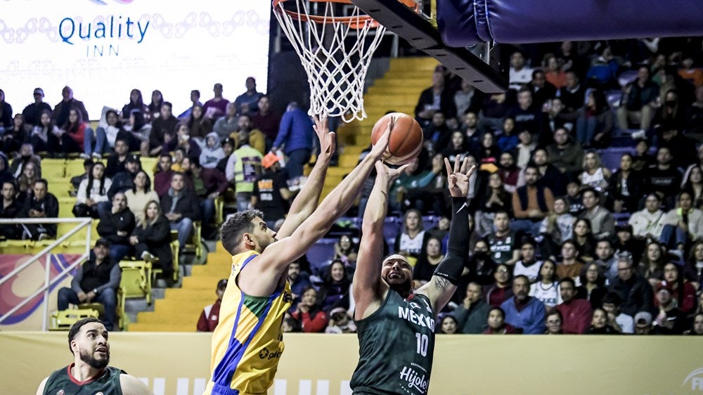 Soares' Brazil smash Mexico in World Cup Qualifier