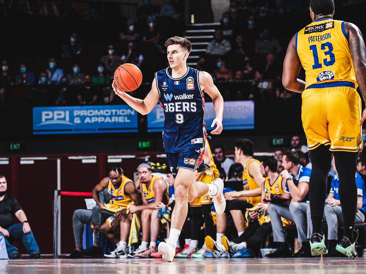 Nick Marshall re-signs as a 36er for the next two seasons