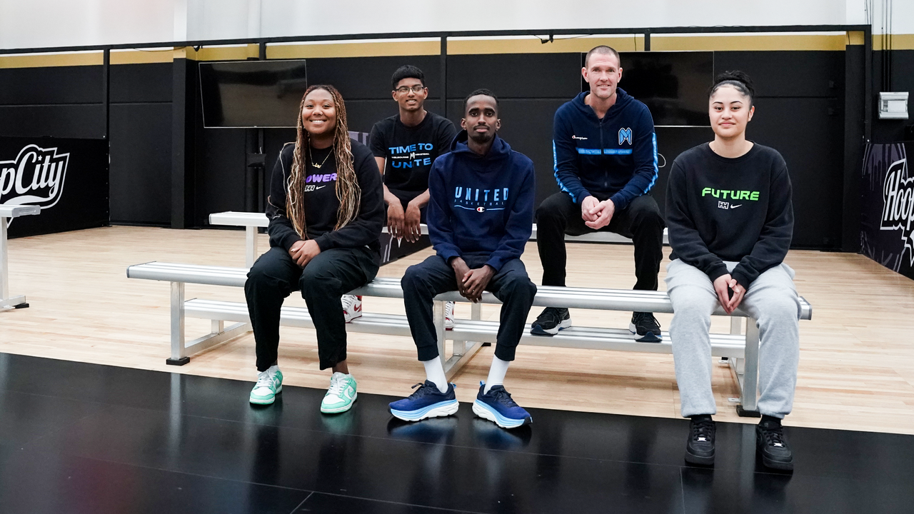 Helping Hoops, United partner for coaching program