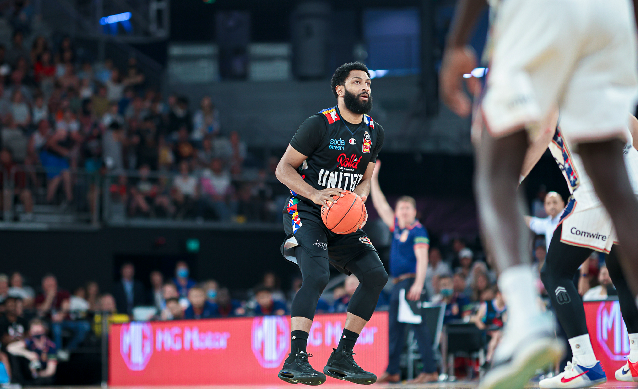 Bench squad shines in blowout victory