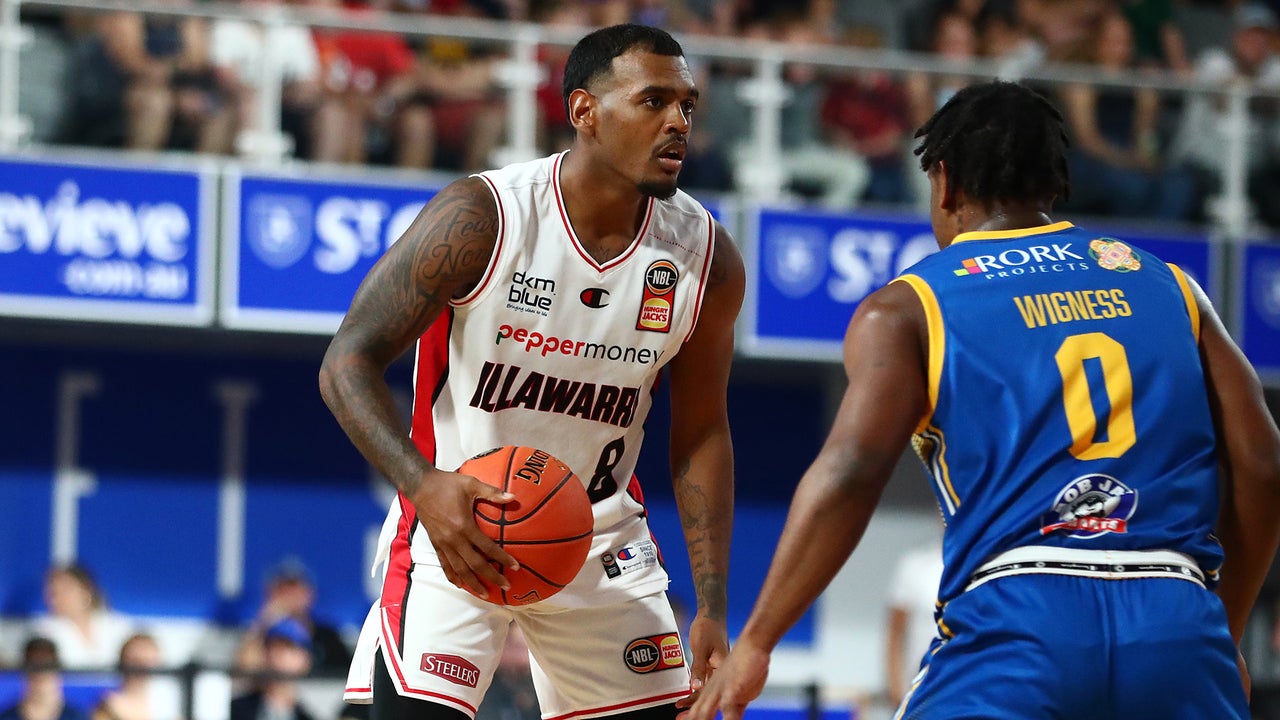 Former Hawk Joins United