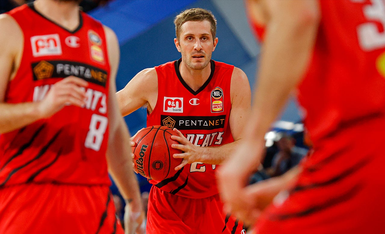 Jesse Wagstaff re-signs
